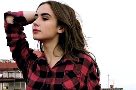 ZETA – Julia Urbini se integra a “La Piloto”