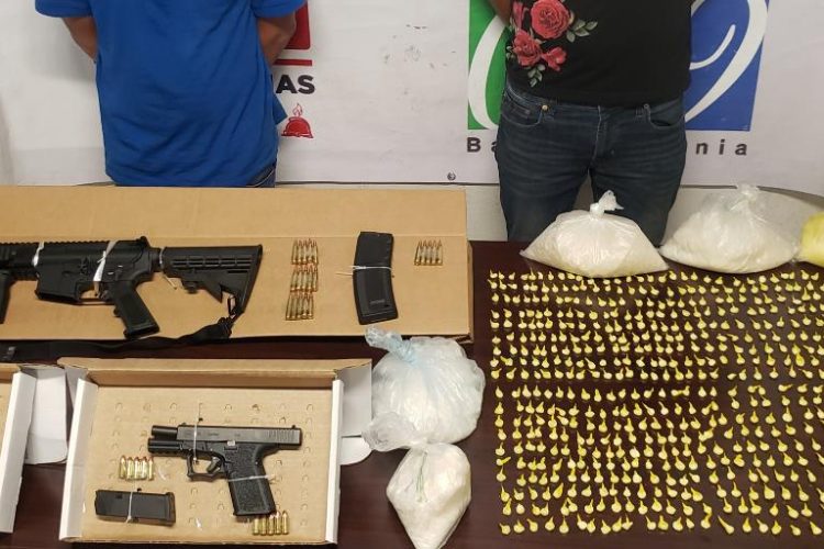 Zeta Aseguran A Dos Con Armas De Fuego Y Droga