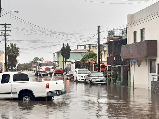 Lluvias generan caos en Tijuana - Semanario ZETA
