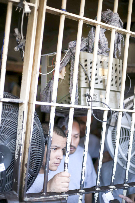 Hacinamiento y violencia en las entrañas de la Penitenciaría de Tijuana ...