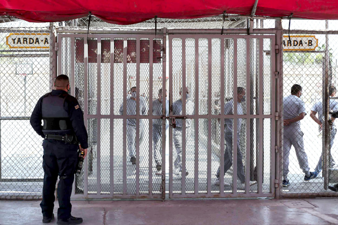 Hacinamiento y violencia en las entrañas de la Penitenciaría de Tijuana ...