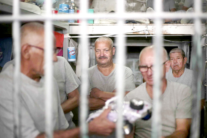 Hacinamiento y violencia en las entrañas de la Penitenciaría de Tijuana ...
