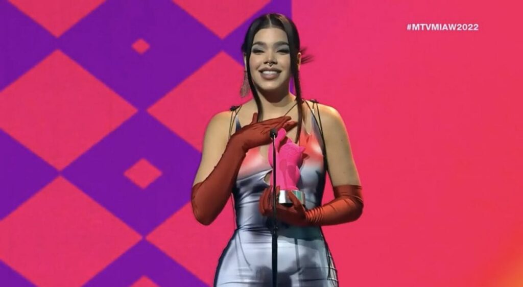 Brilla Kenia Os en los MTV MIAW 2022 pese a polémica - Semanario ZETA