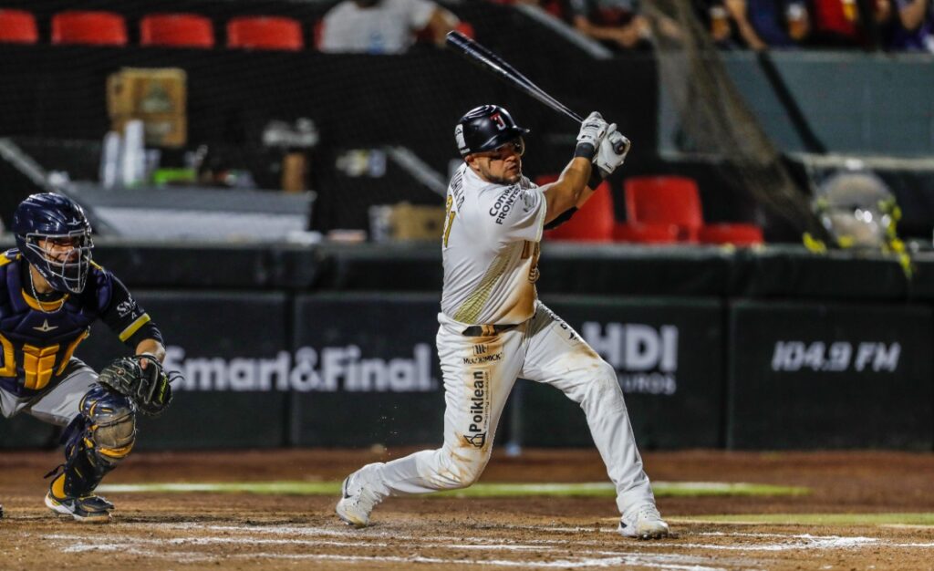 Toros ganan el segundo de playoffs - Semanario ZETA