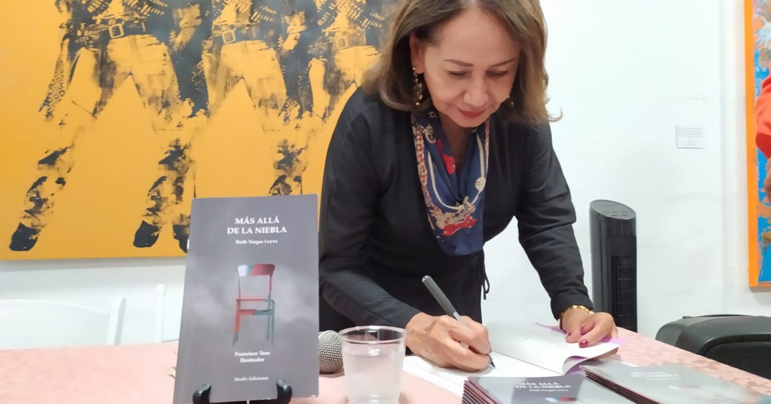 Presentó Ruth Vargas Leyva poemario “Más allá de la niebla” - Semanario ...