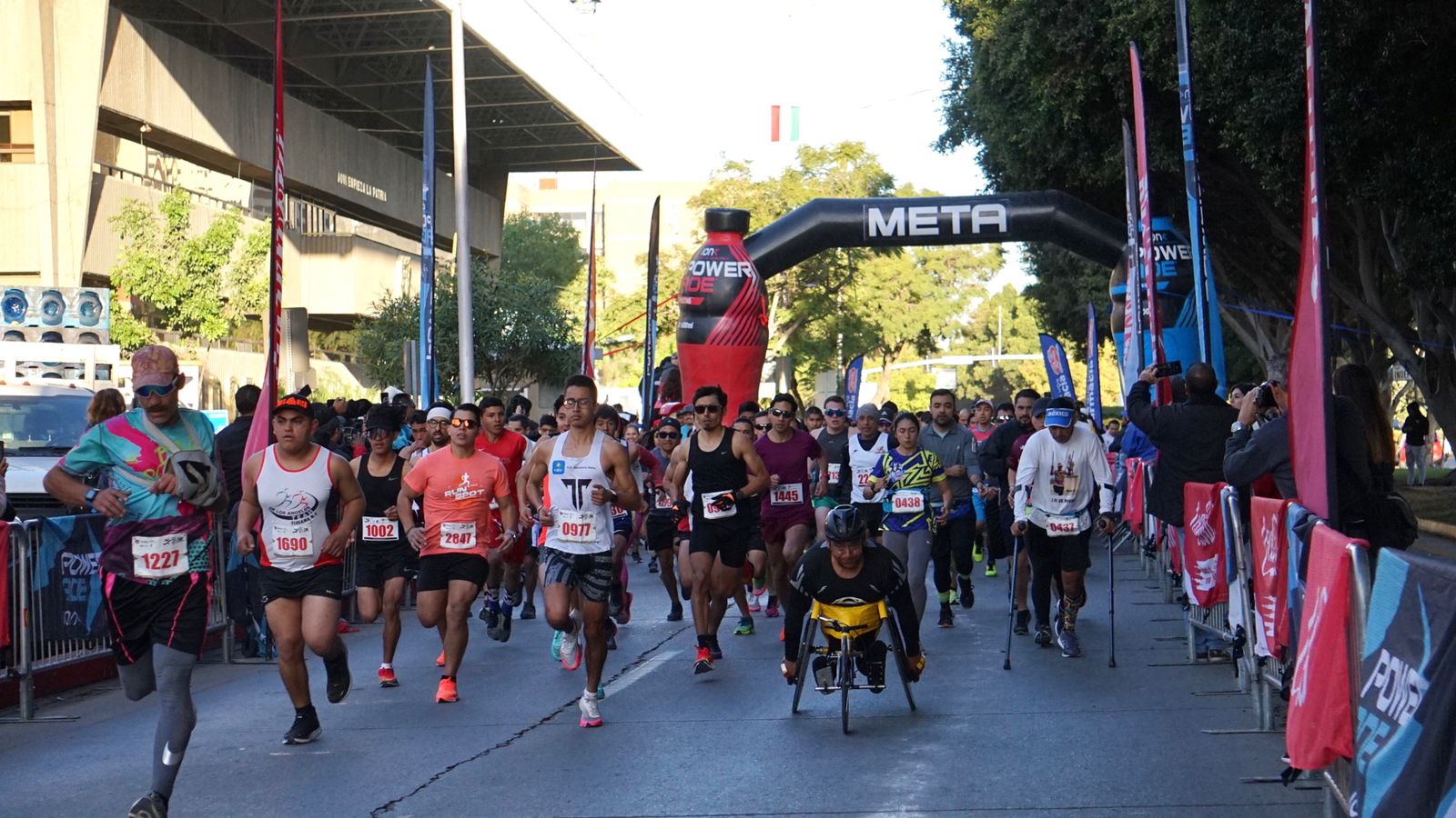 Corren casi 4 mil corredores en Serial Atlético del Centro - Semanario ZETA