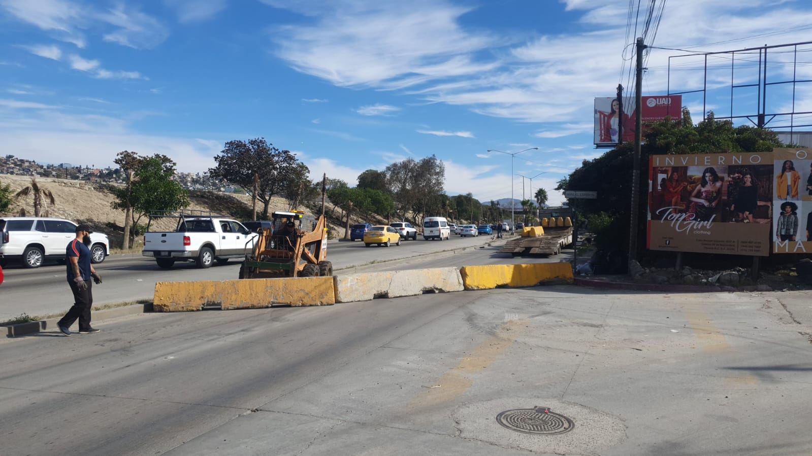 Tras lluvias se abre socavón en Vía Rápida Poniente; dos carriles ...