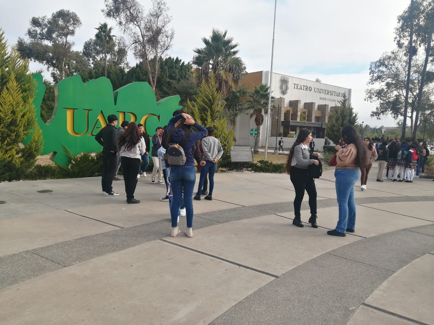 Miles de preparatorianos despejan sus dudas sobre las carreras que oferta UABC - Semanario ZETA