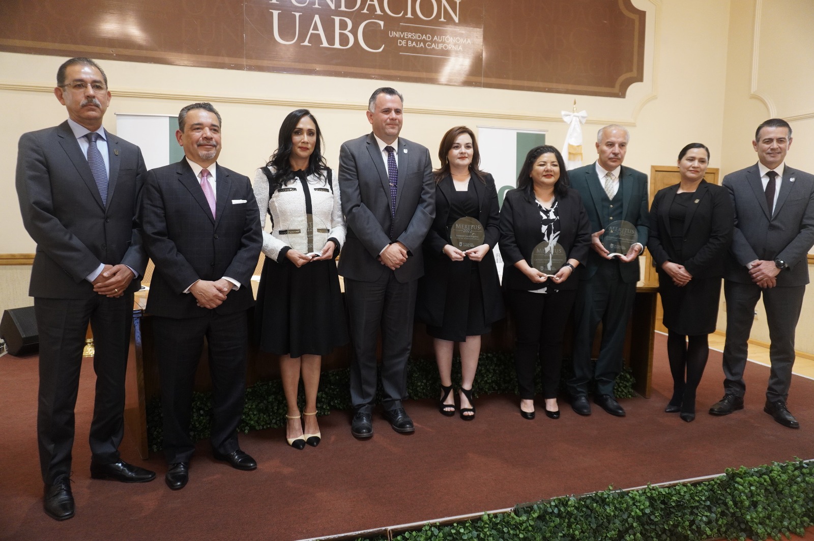 Reconocen a egresados de UABC con el galardón Meritus 2022 - Semanario ZETA