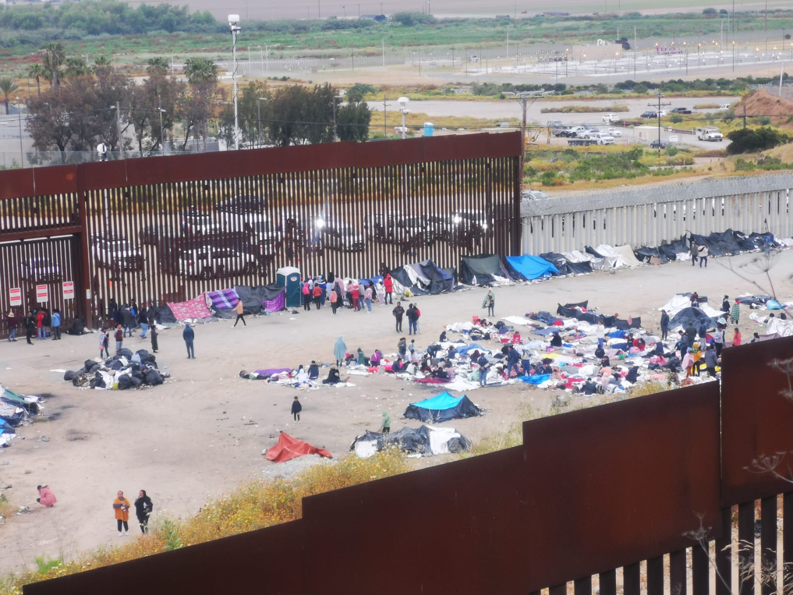 Guardia Nacional y Ejército custodian el muro fronterizo en Tijuana ...