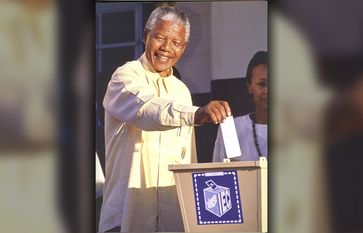 Nelson Mandela y la democracia - Semanario ZETA