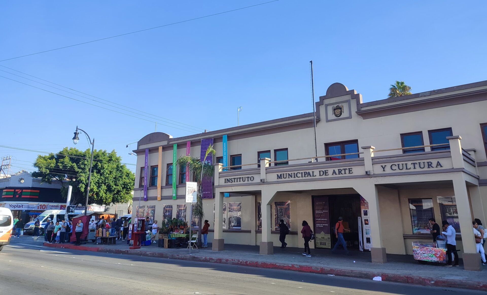 Feria del Libro Antiguo, en el Antiguo Palacio Municipal de Tijuana - Semanario ZETA