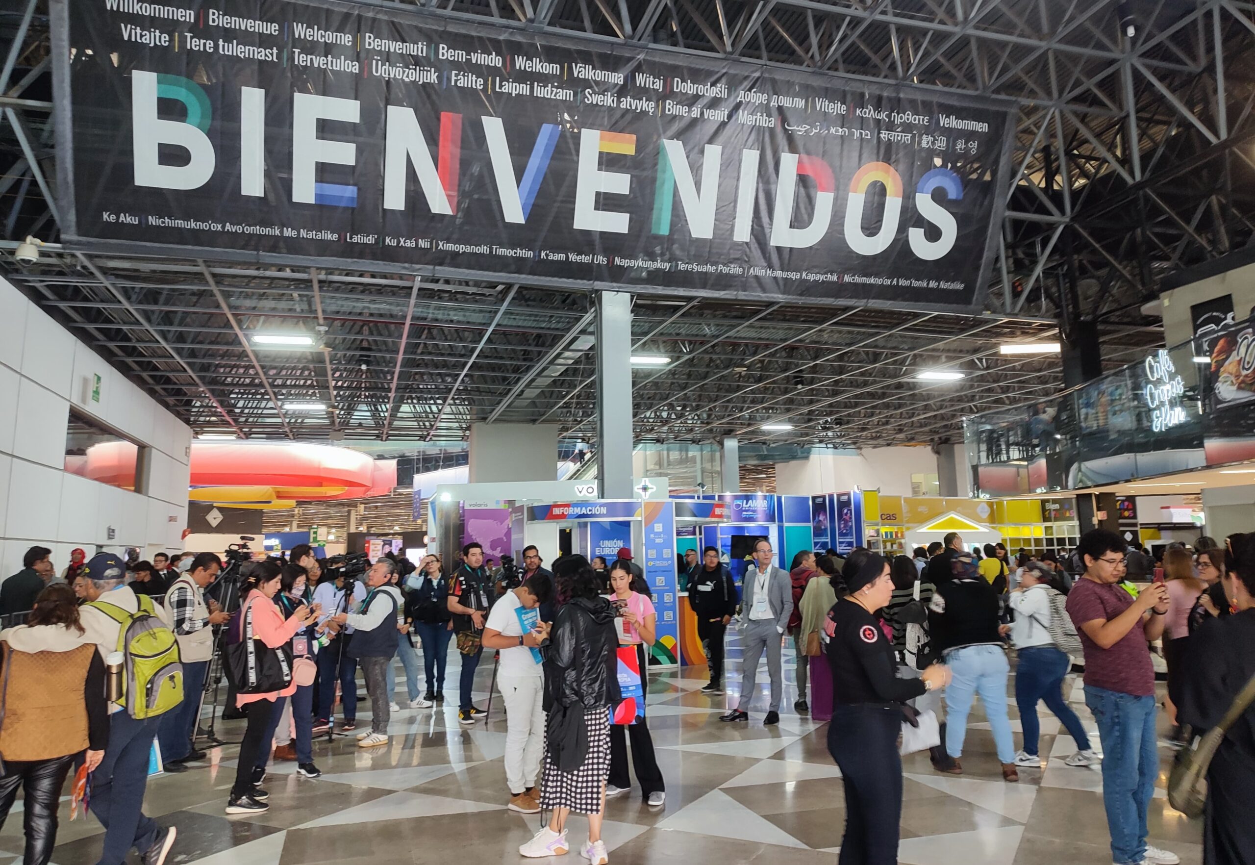 Inició FIL Guadalajara - Semanario ZETA