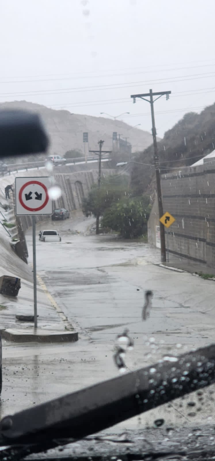 Inundaciones, choques y rescate de personas tras lluvias en Tijuana ...