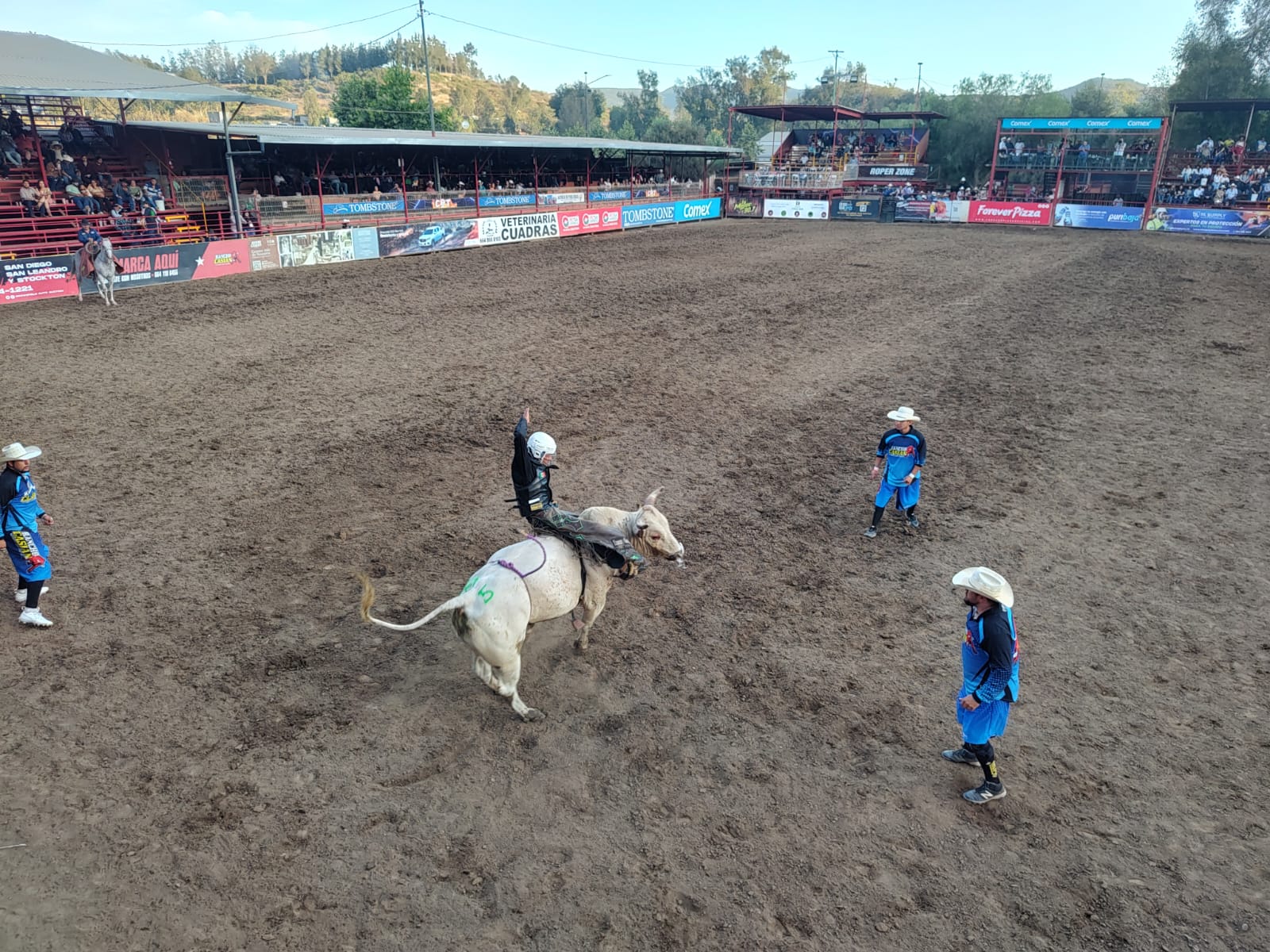 Celebran con éxito cuarta fecha de Rodeo en Rancho Casián - Semanario ZETA