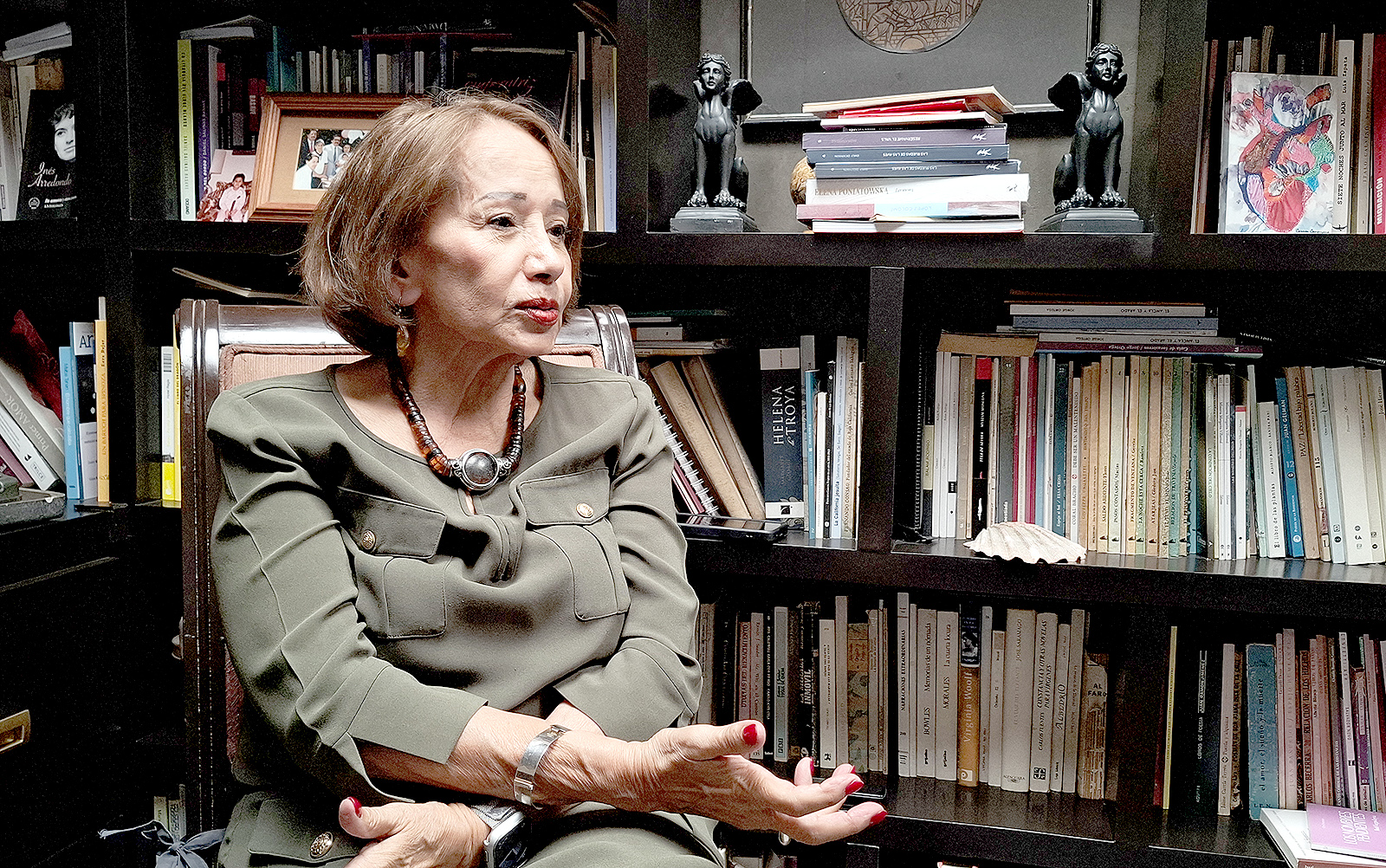 “La poesía es una forma de mantenernos de pie sobre el mundo”: Ruth ...