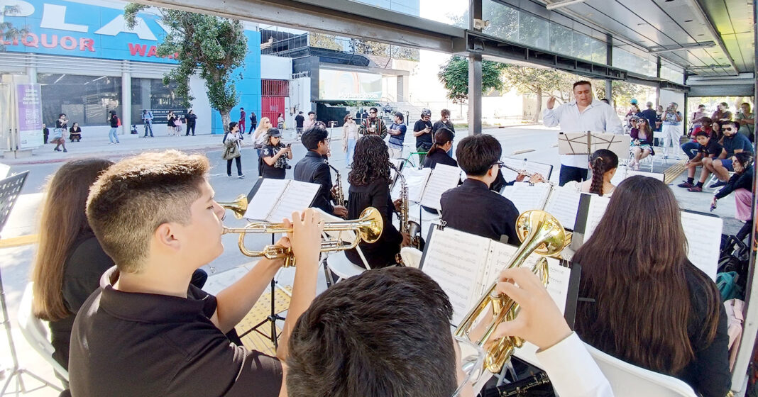 Intervienen estaciones del SITT con arte - Semanario ZETA