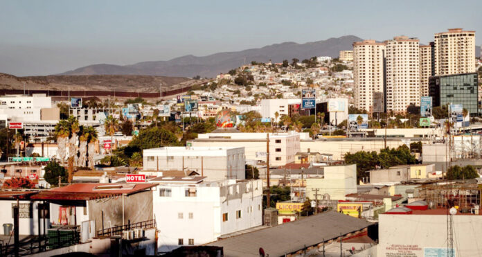 Por vientos de Santa Ana colonias de Tijuana quedan sin luz - Semanario ...
