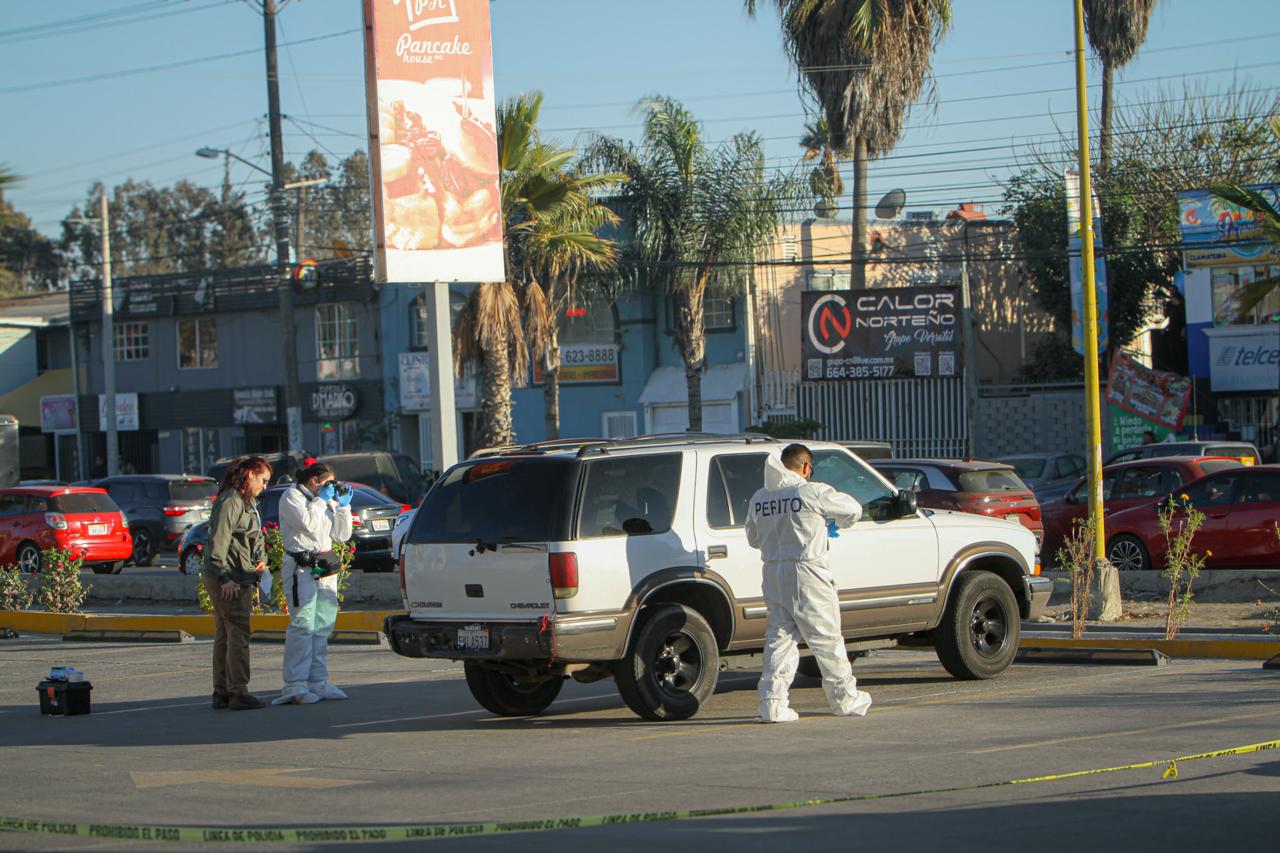 Hallan restos humanos con narcomensaje frente a restaurante en Tijuana ...