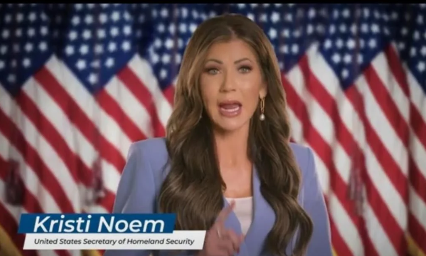 Kristi Noem, secretaria de Seguridad Nacional de EU, pide a indocumentados auto deportarse ...