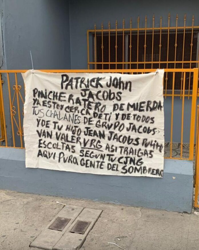 Retiran policías dos narcomantas en Ensenada en contra de desarrolladora - Semanario ZETA