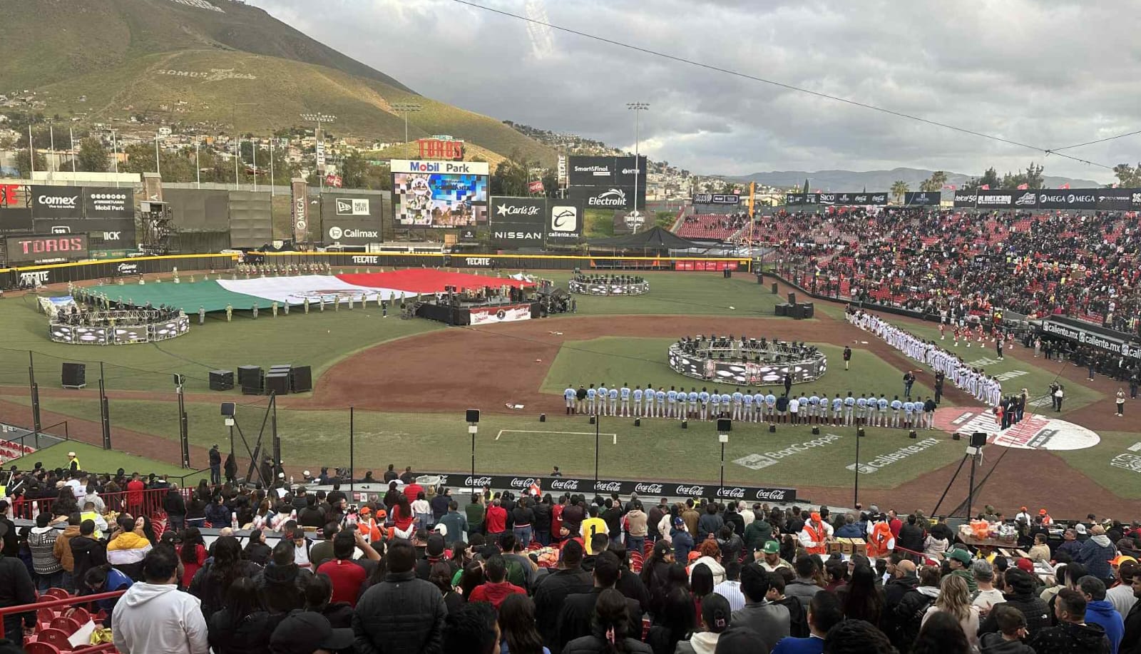 Espectacular inauguración de Toros de Tijuana - Semanario ZETA