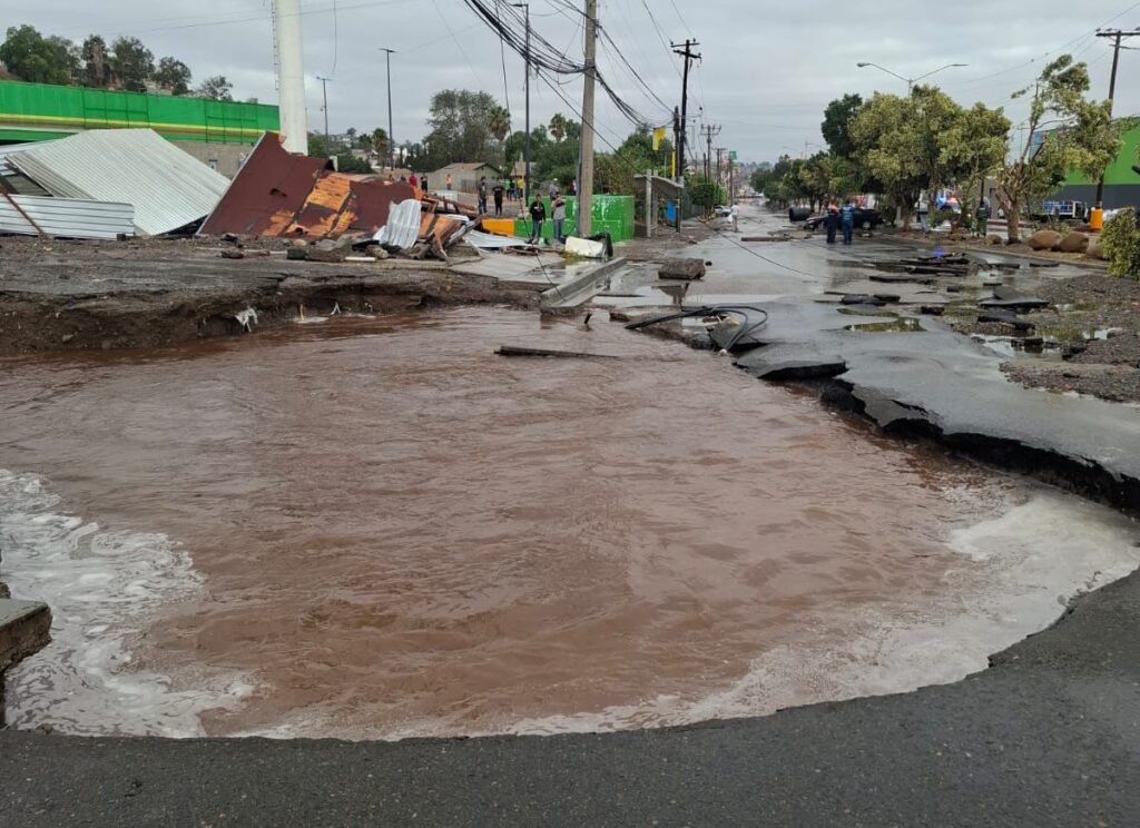 Explosión de tubería de agua deja a 631 colonias sin servicio en ...