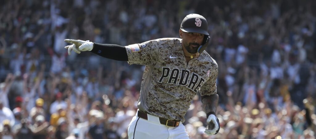 Padres dejan en libertad a Nick Castellanos - Semanario ZETA